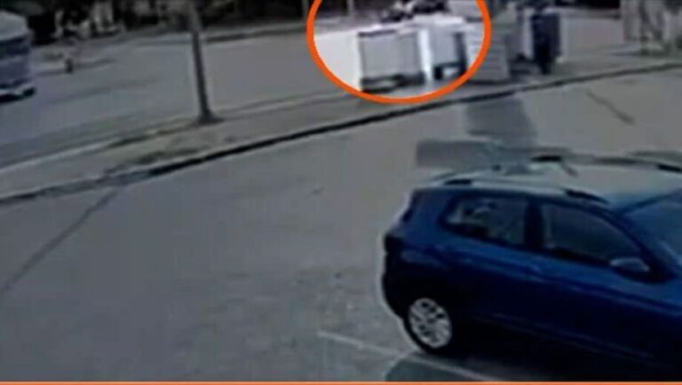 Θεσσαλονίκη: Σοκ! Οι περαστικοί κρατούσαν τα κεφάλια τους – Η στιγμή ...